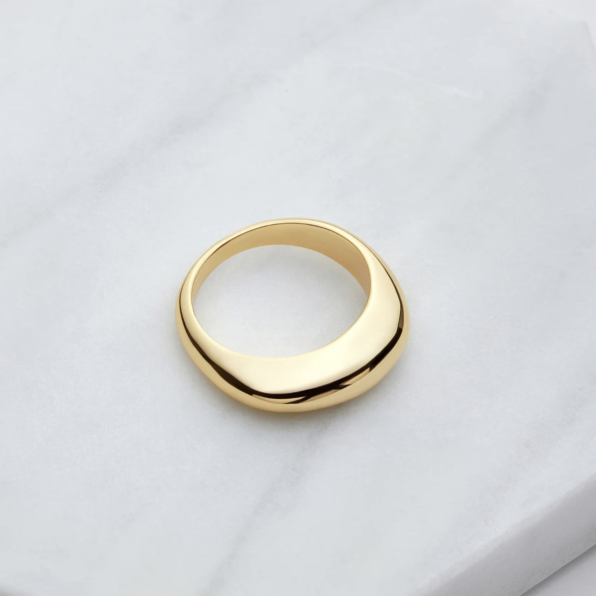 Steph Ring | Gold– Relax & Entertain