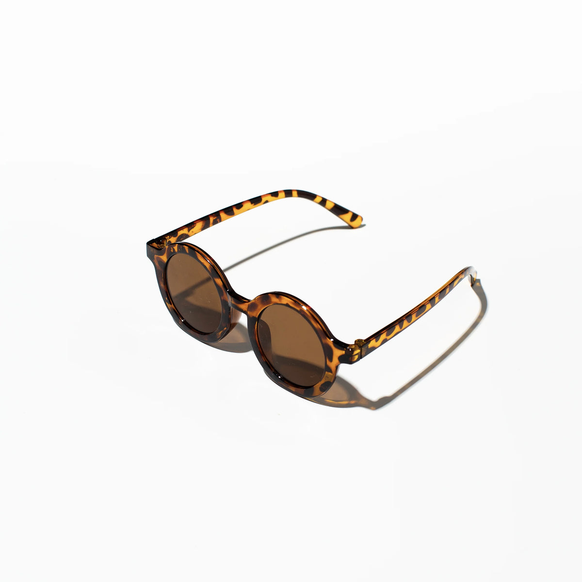 Tortoise Shell Shades– Relax & Entertain
